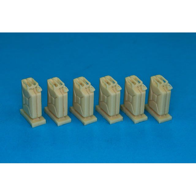 RB Model [35D10] German 20L fuel tanks (6), 1/35 ↨ – Model Matters